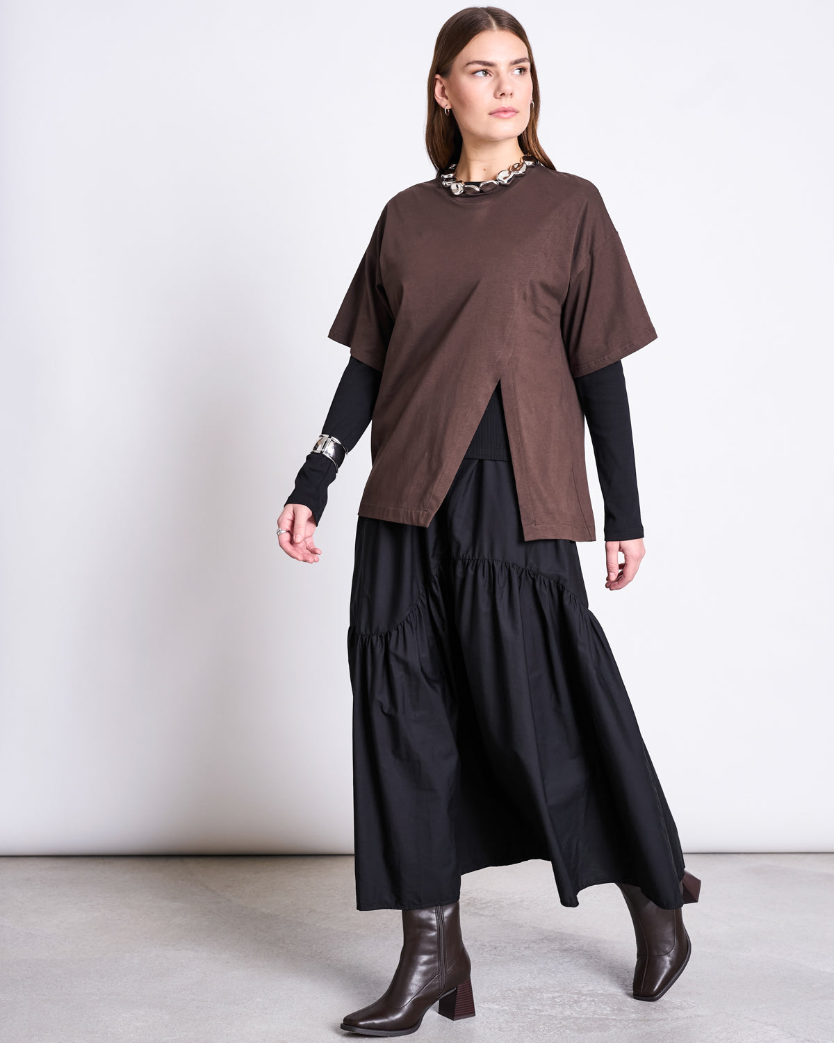 SLITTED T-SHIRT NADIL MUD – JAN 'N JUNE