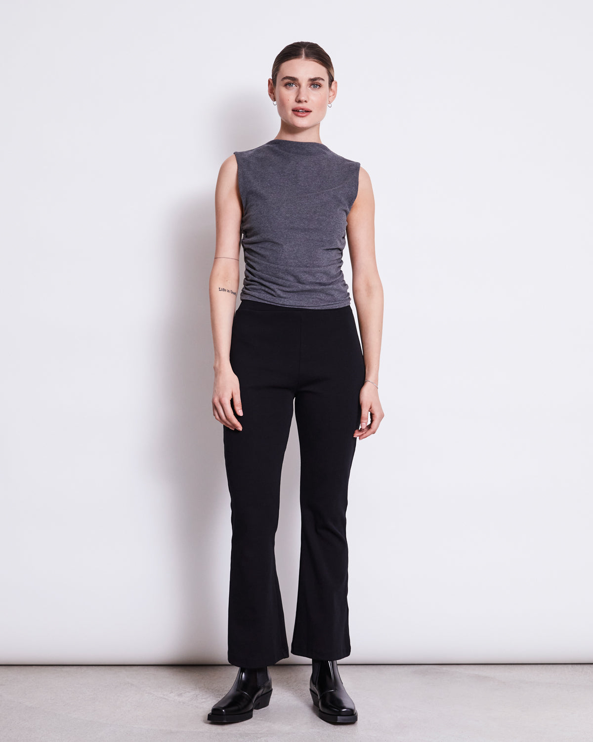RUFFLE TOP RAFO DARK GREY GOTS – JAN 'N JUNE