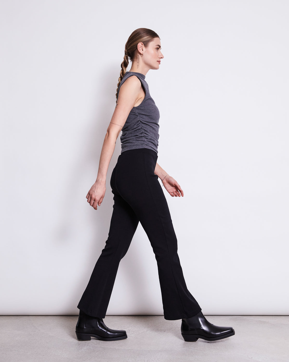 RUFFLE TOP RAFO DARK GREY GOTS – JAN 'N JUNE